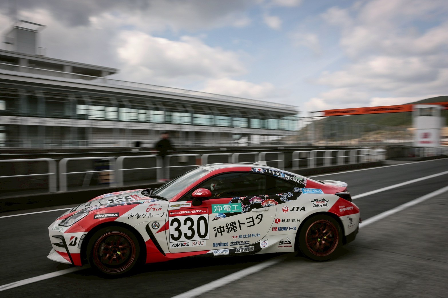 Okinawa Dream Racing | OKINAWA TOYOTA